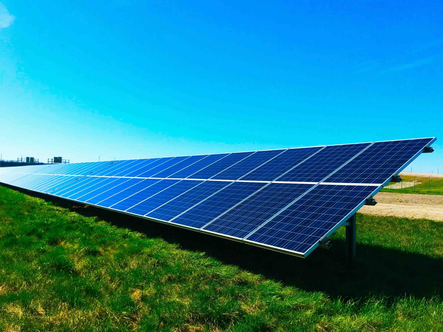 Senate Plan to End Solar Tax Credits Shakes U.S. Solar Stocks